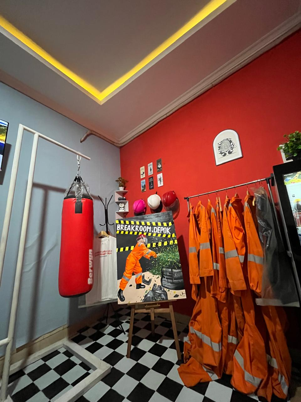 Breakroom Depok - Stress Release Room Indonesia | Kelapa Dua