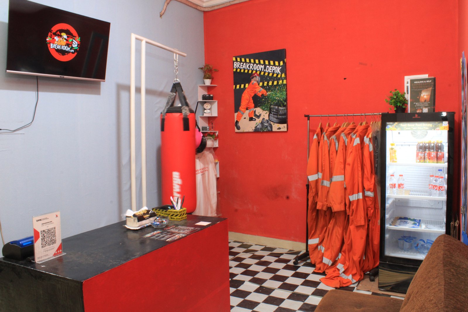 Breakroom Depok - Stress Release Room Indonesia | Kelapa Dua